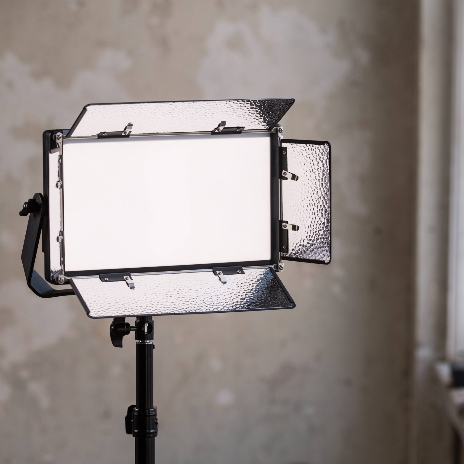 Lyra Half x 1 Bi-Color Studio Panel Soft LED Light w/ DMX Control - Ikan